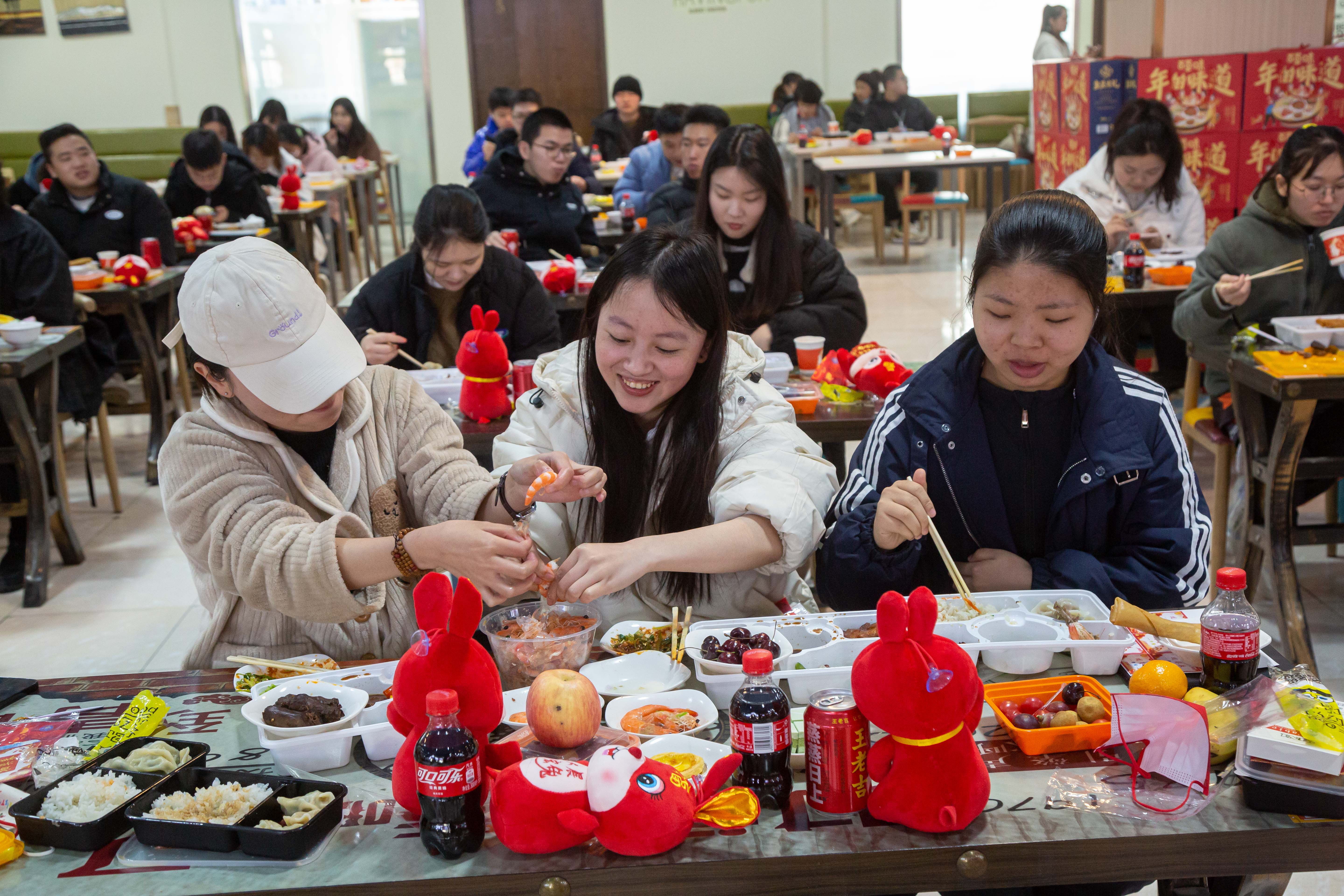 【SHINE】Students enjoy Chinese New Year festivities on campus